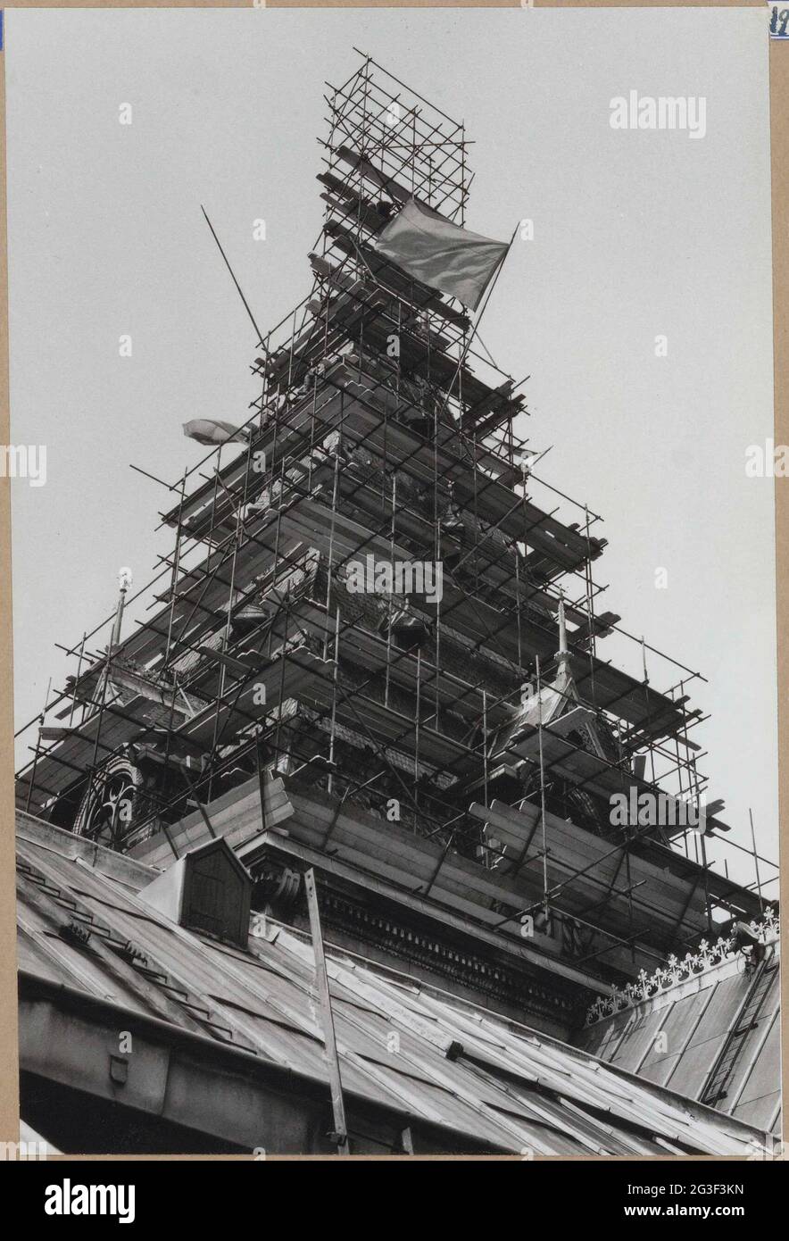 Poor Scaffolding High Resolution Stock Photography and Images - Alamy