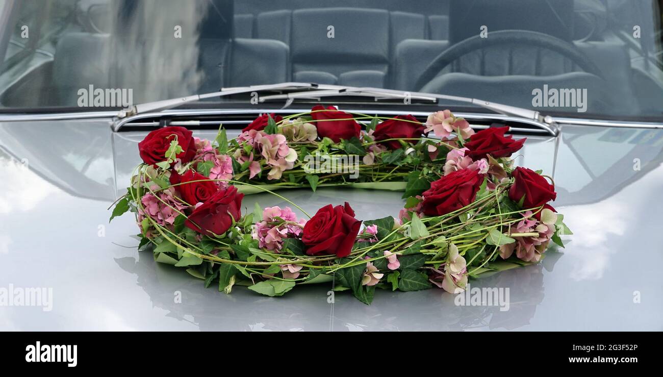 Wedding ceremony wedding car decorated hi-res stock photography and ...