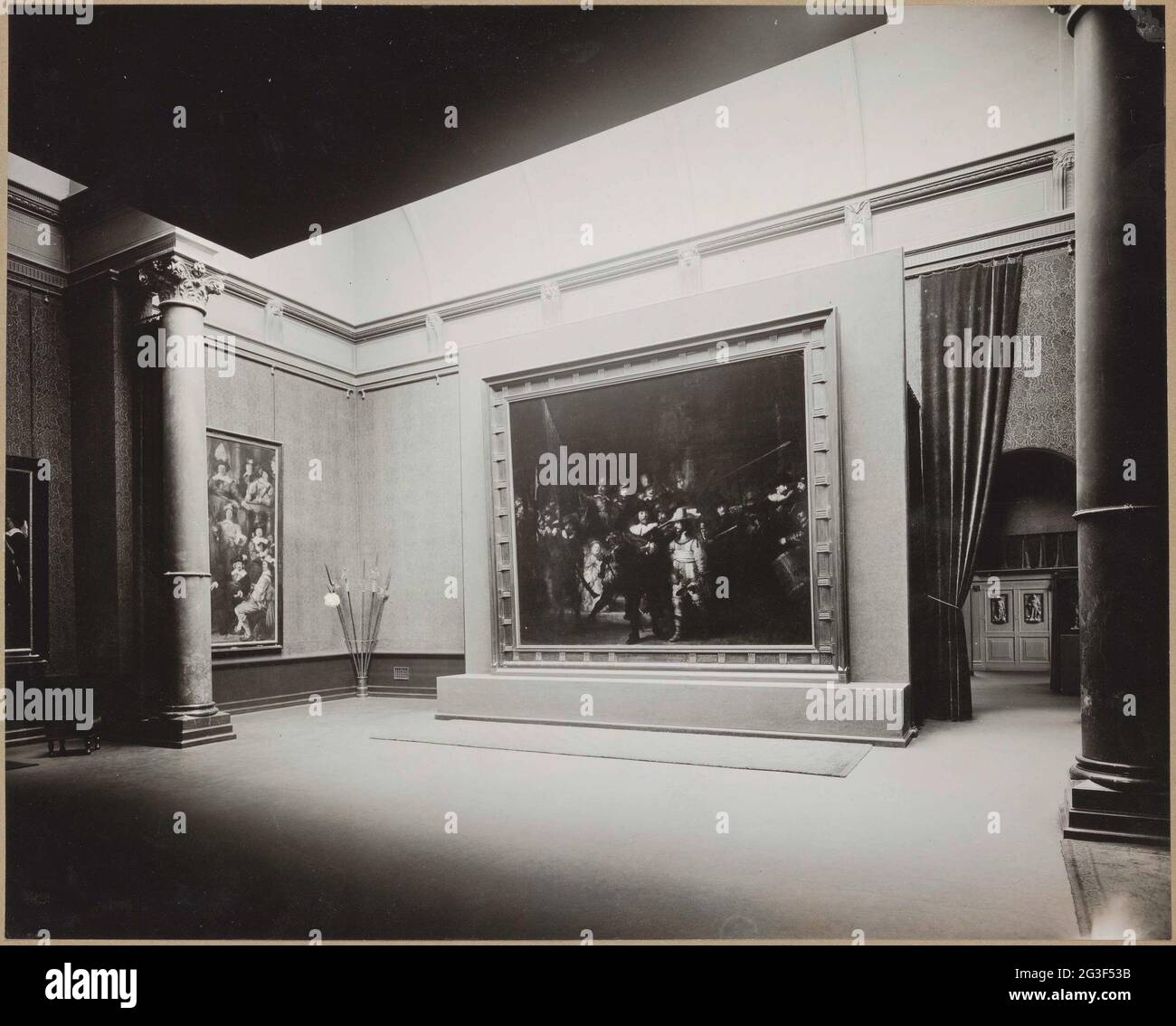 Room with the night watch on a panel for a wall; Night vandel room ...