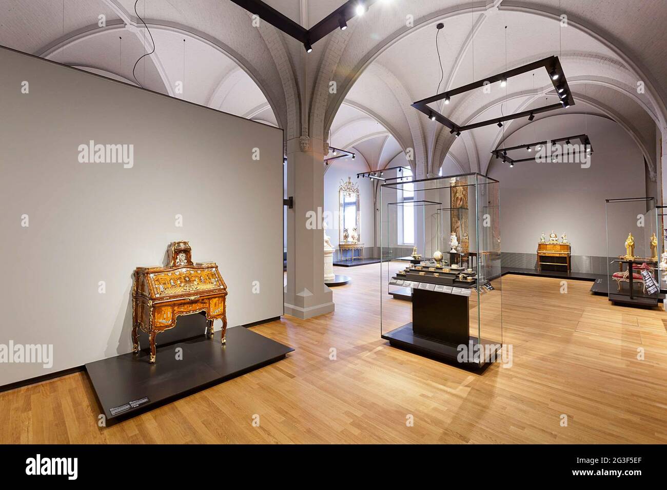 HG-1.9 intermediate floor east: 1700-1800: European hospitals; Interior ...