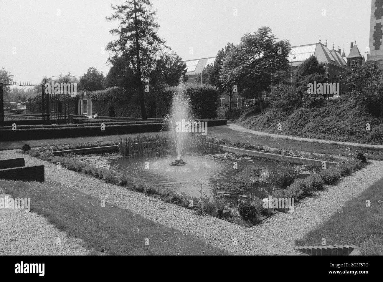 Pond next to underpass; Garden, summer 1990 Stock Photo - Alamy