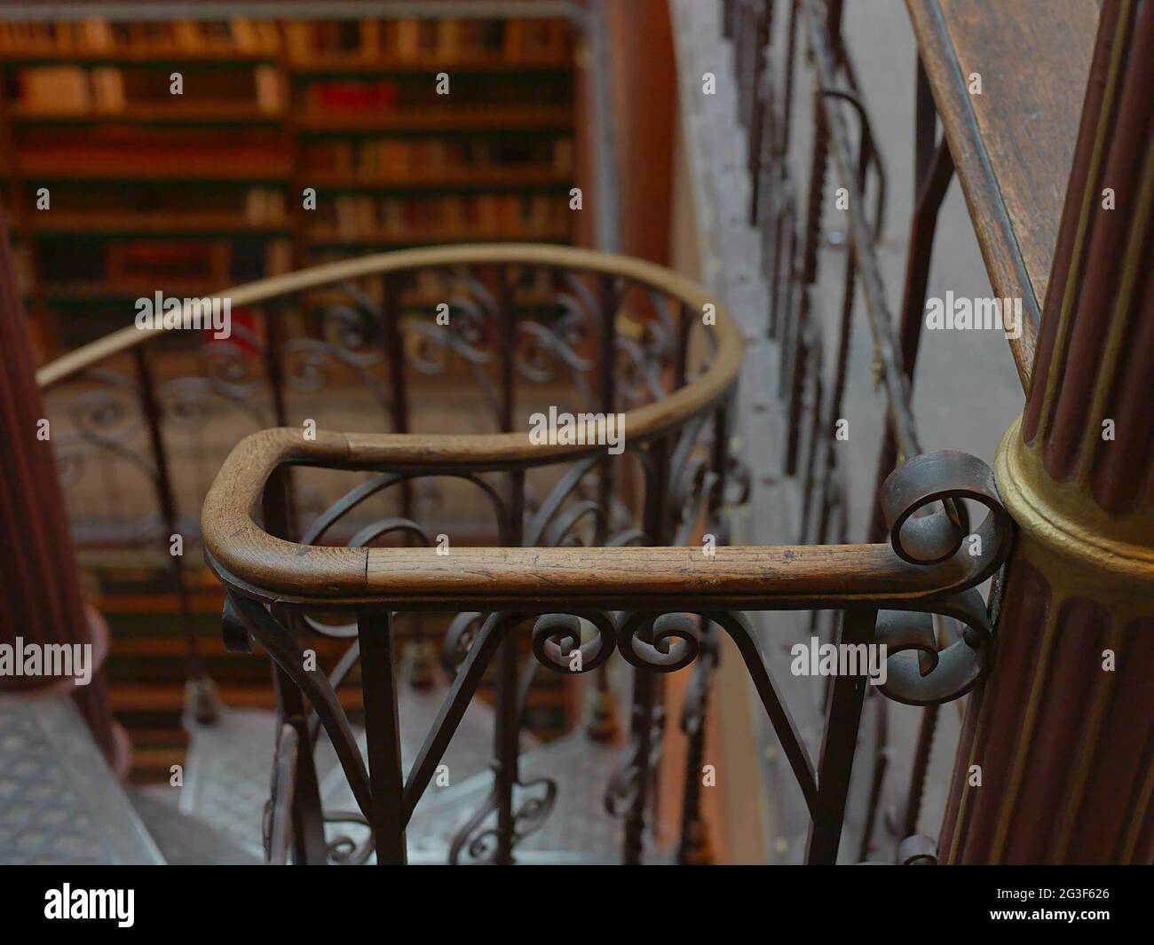 Detail balustrade, spiral staircase and cast-iron column in the library ...
