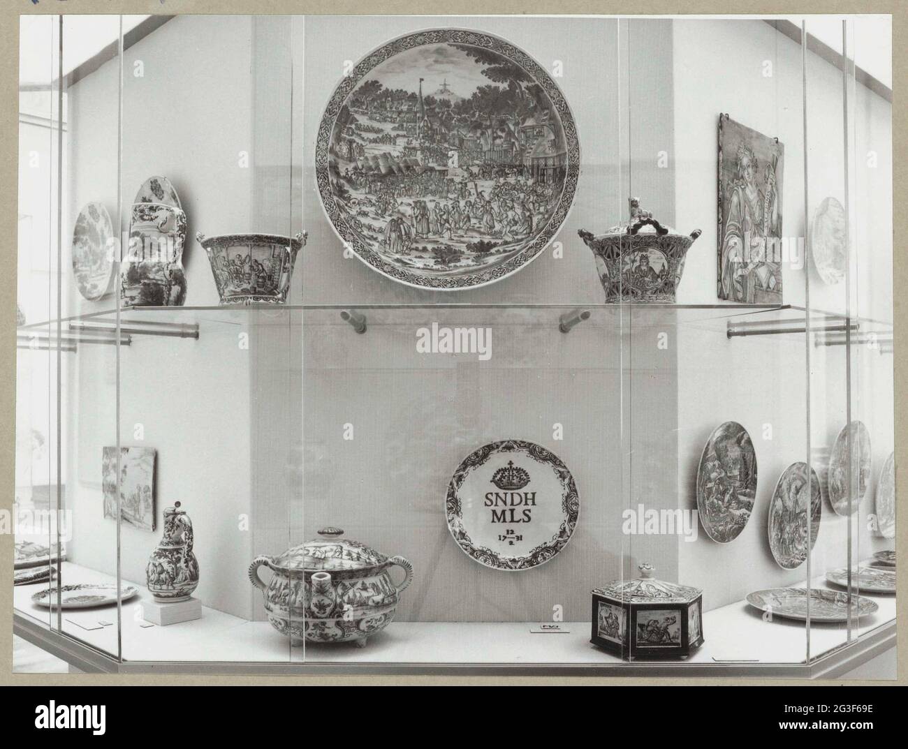 Showcases with objects of ceramics; Halls of crafts 1962. Room 255 is ...