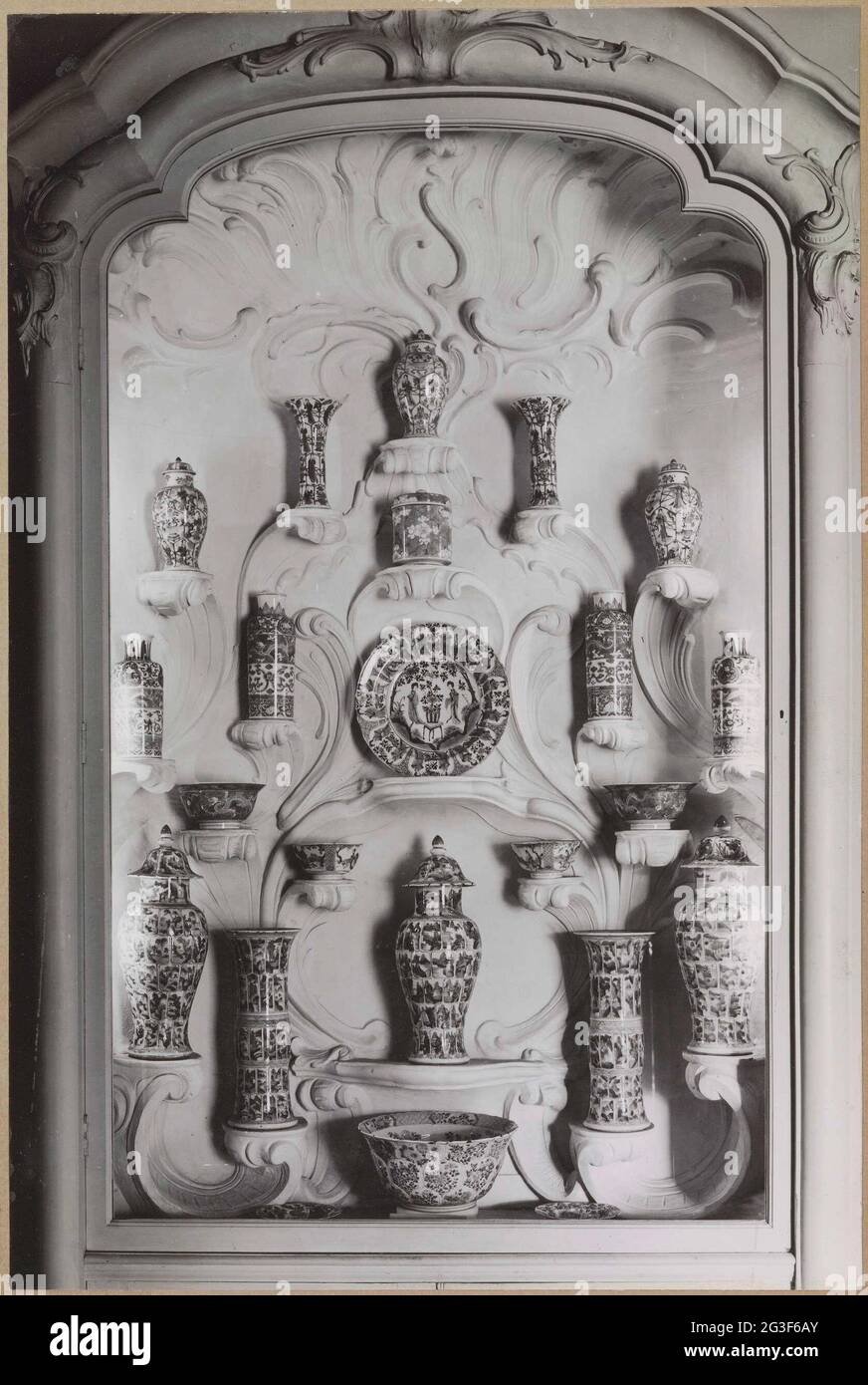 Display cabinet in Louis XV style with famille Verte Porcelain standing ...