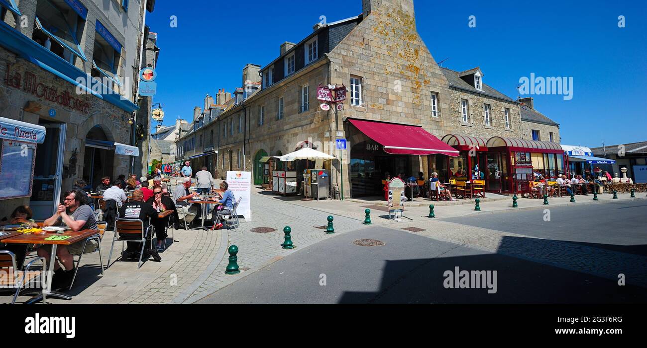 Roscoff village hi-res stock photography and images - Alamy