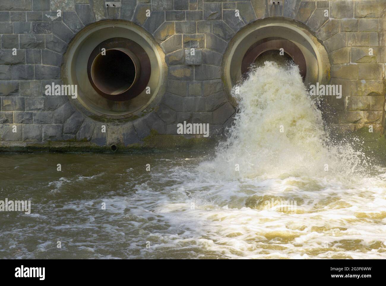 Dam town hi-res stock photography and images - Alamy