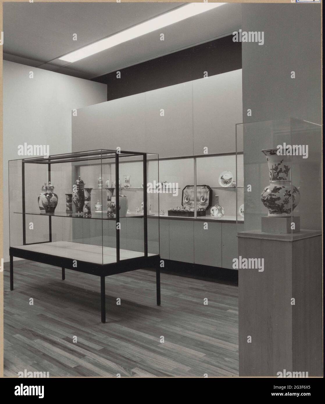 Partly display cases hi-res stock photography and images - Alamy