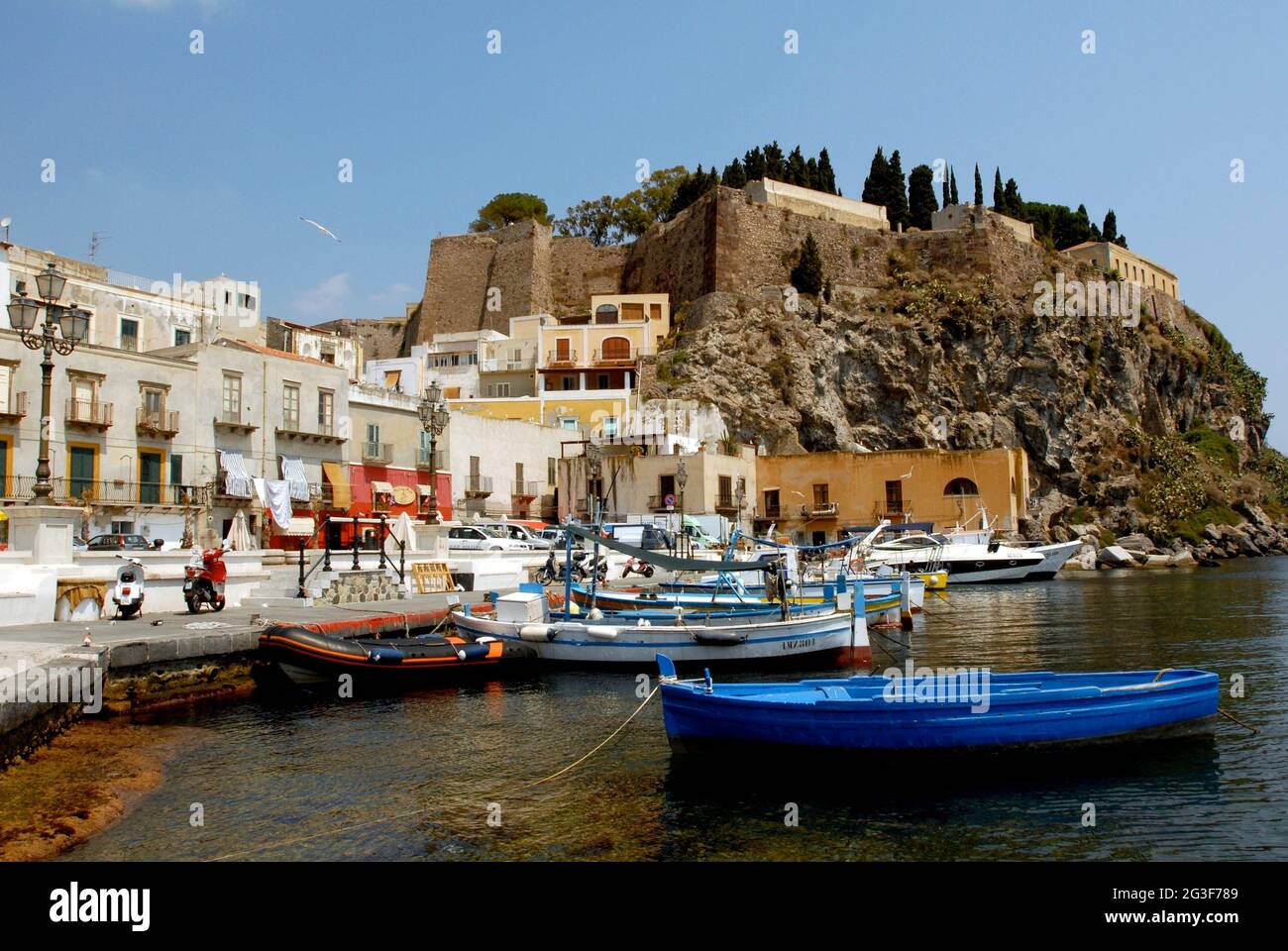 Lipari,Port of Lipari Stock Photo - Alamy