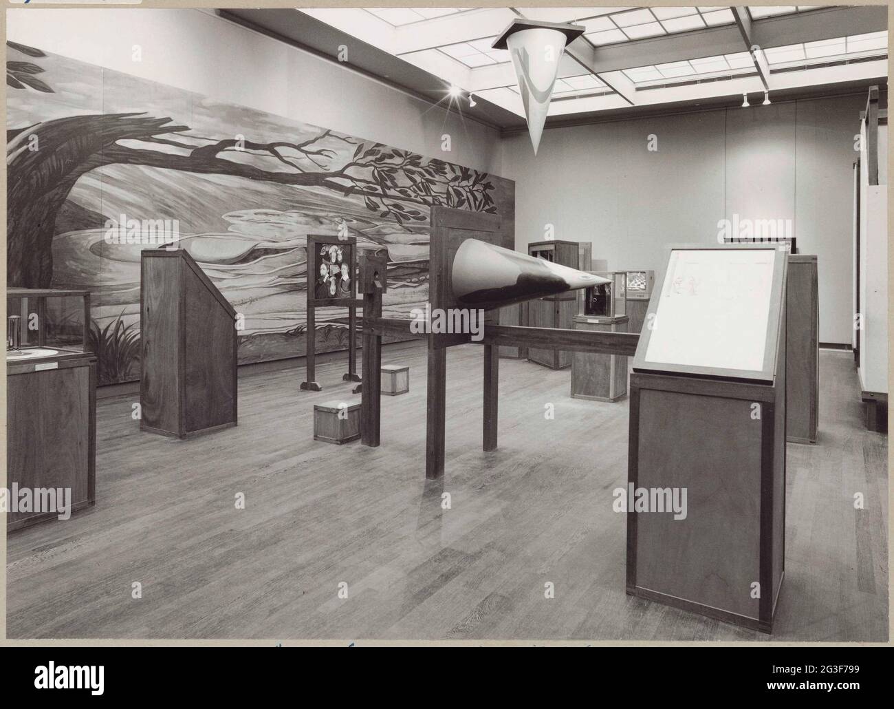 Room with a painted perspective anamorphosis, music seals with images ...