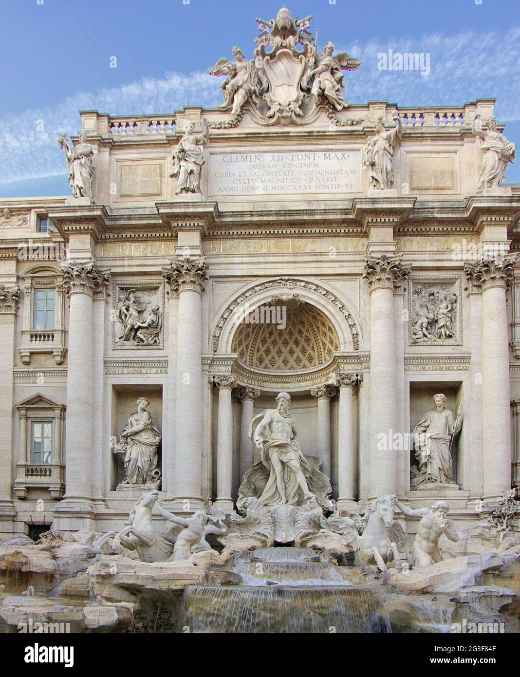 Facade trevi fountain rome hi-res stock photography and images - Alamy