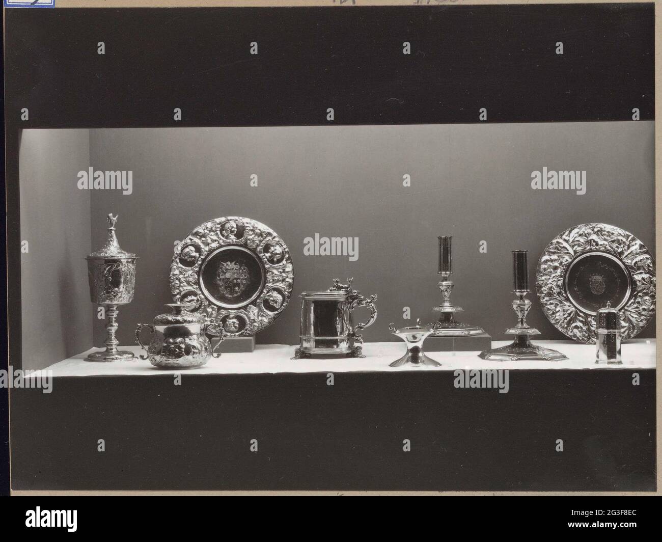 Showcase with silver objects; Exhibition English silver 1660-1820 Stock ...