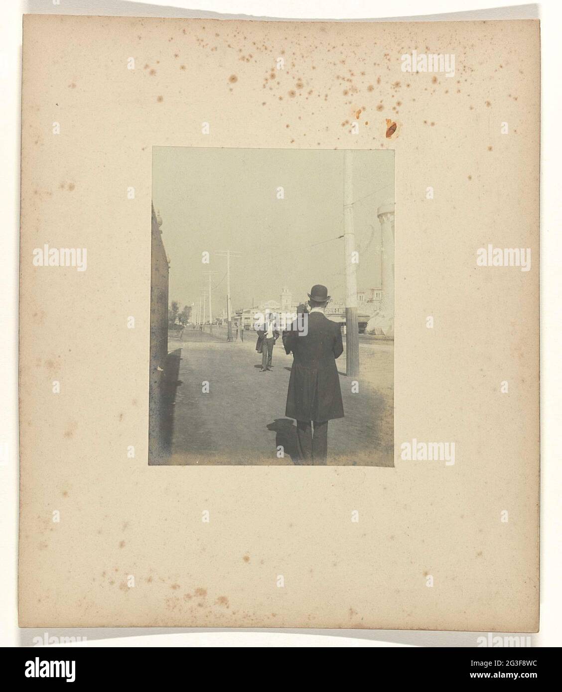 Baekers photographs Tony Artz at the exit of the world exhibition in St ...