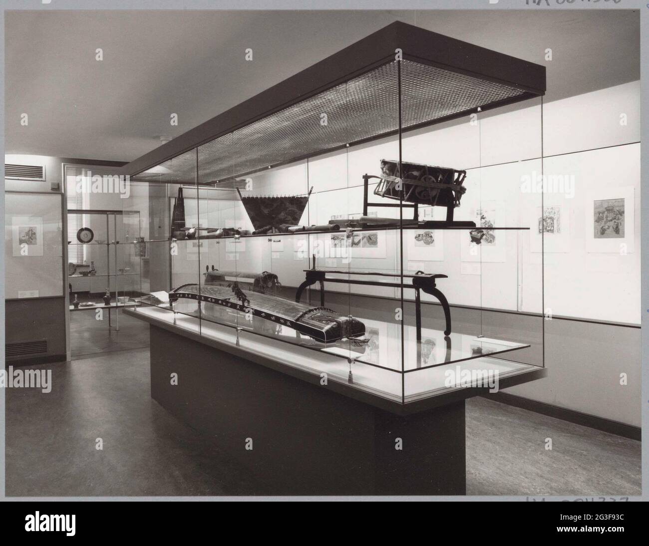 Room with prints and musical instruments in showcases; Hogaku ...