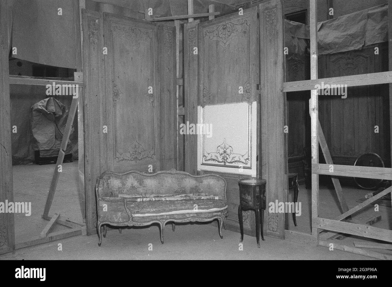 Paneling with a canapé and table; Trial setups Western courtyard ...