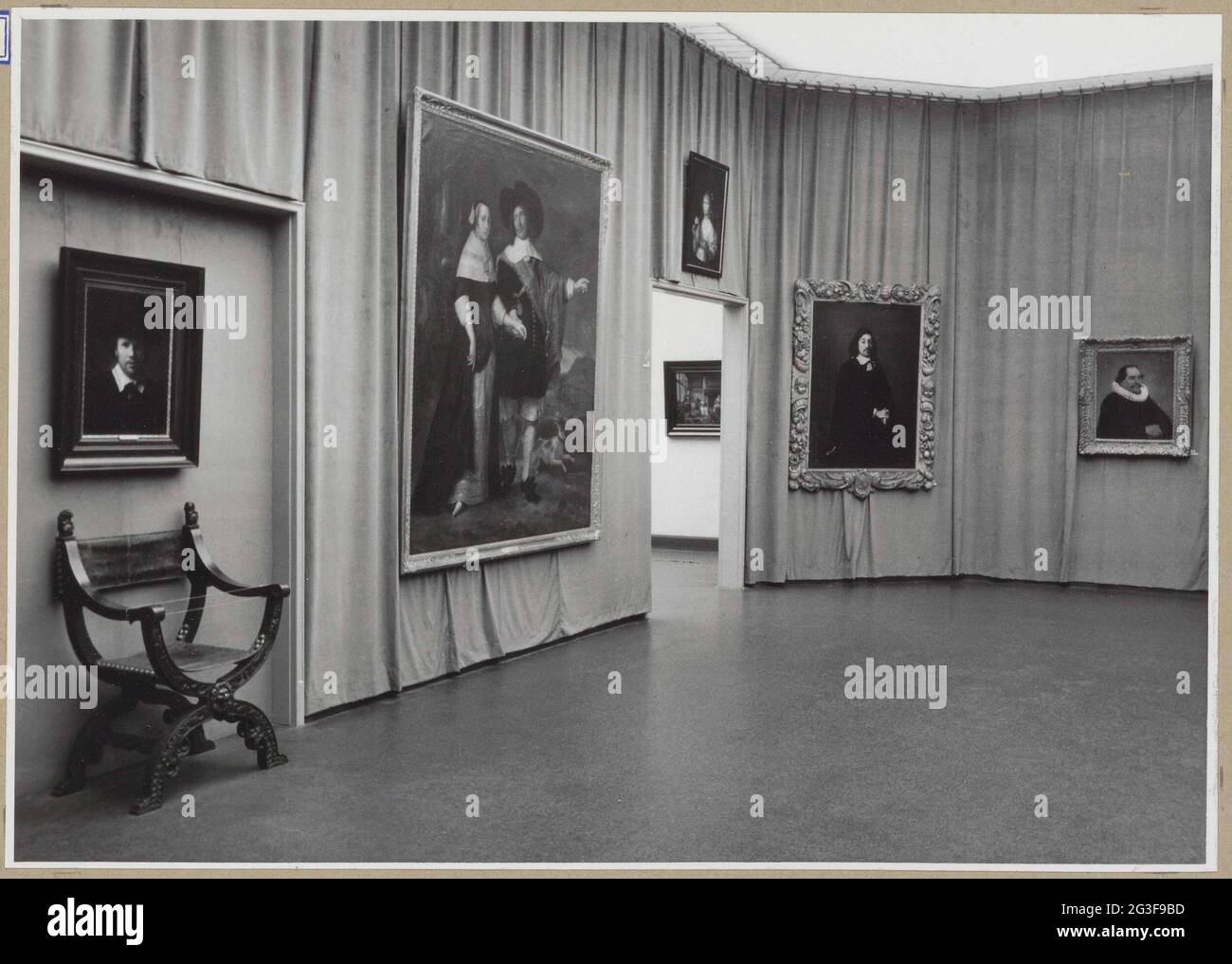 Hoek van Haal with five portraits, left a chair under a male portrait ...