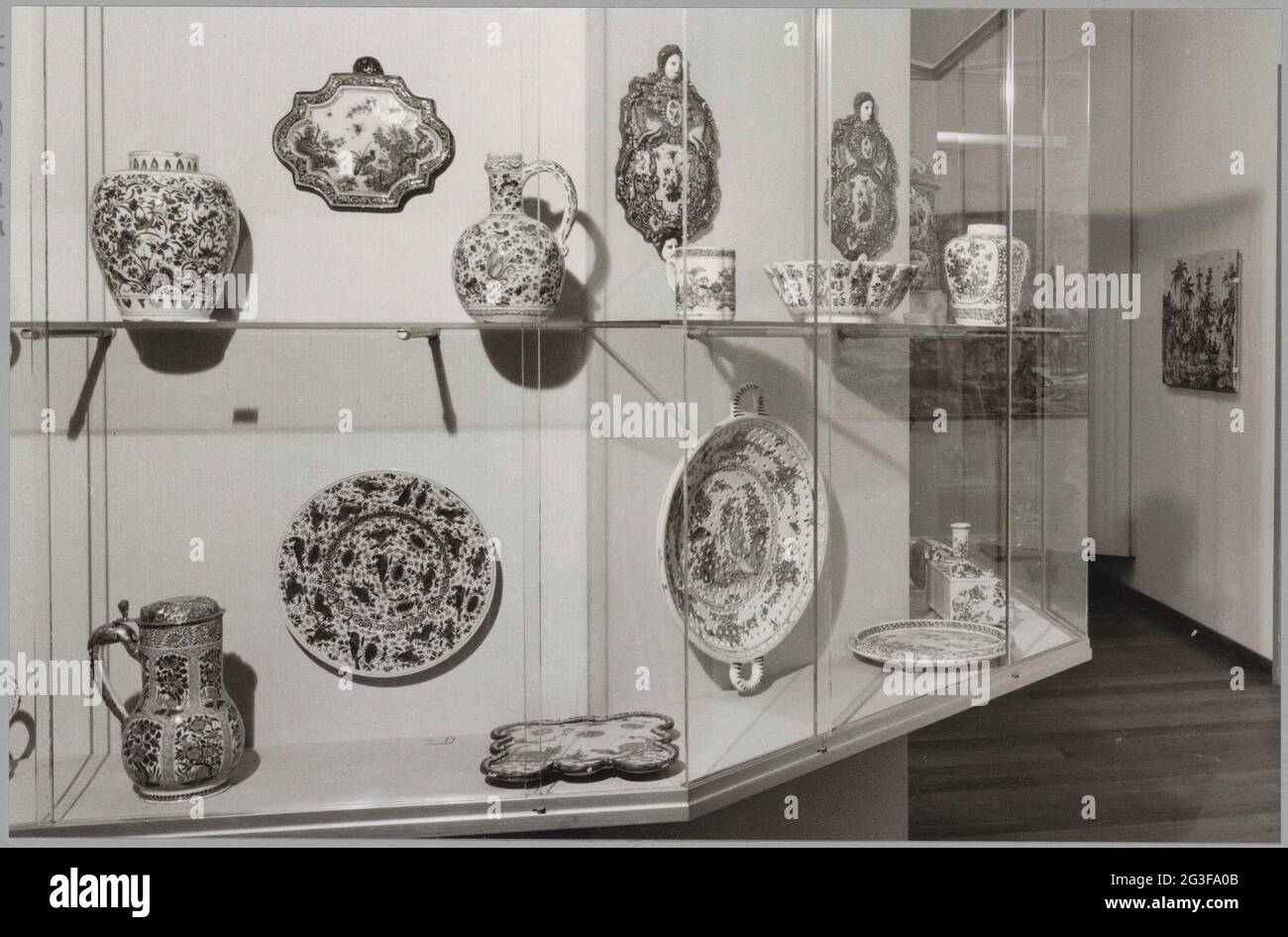 Showcases with objects from Delft earthenware (blue); Arts and crafts ...