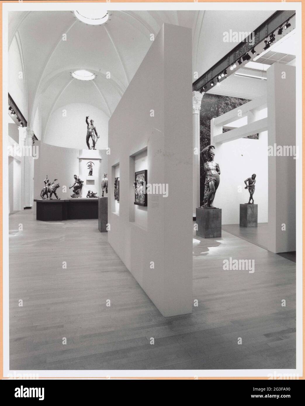 Room with images and two reliefs on a partition wall in the middle ...