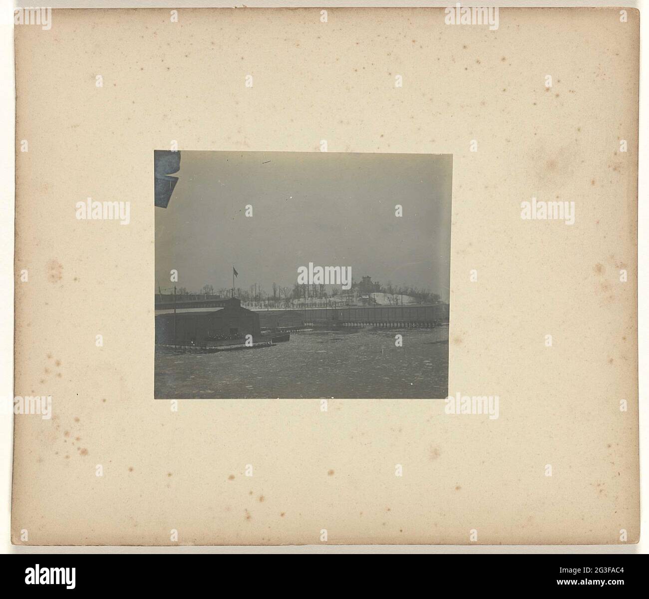 Face over the water, in or at St. Louis. Face over the water, in or at ...