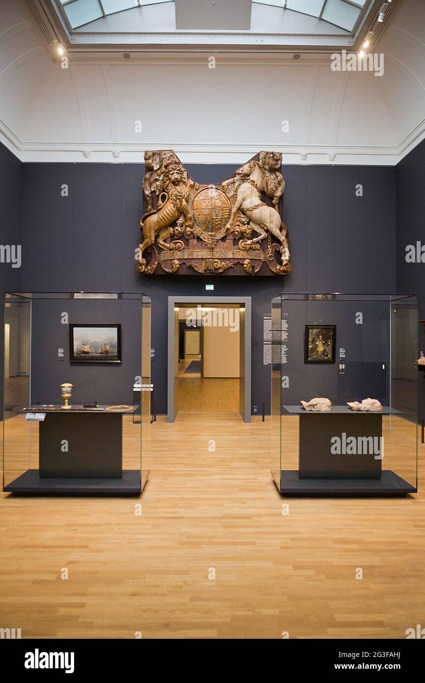 Hall power at sea with a view to the other halls, above the entrance ...