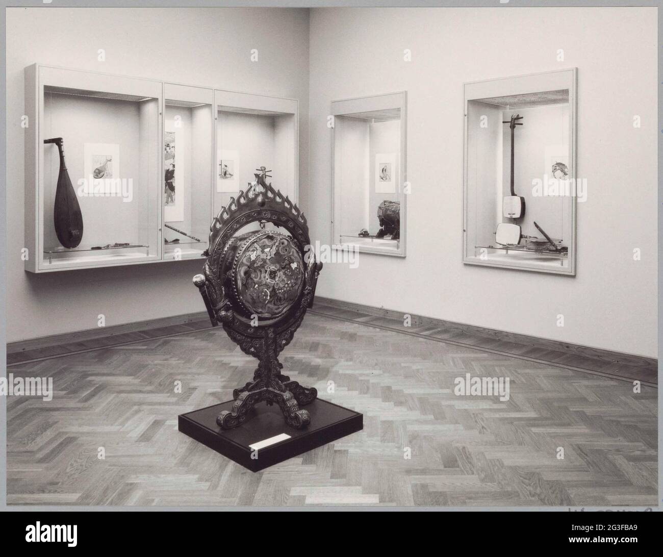 Room with prints and musical instruments, partly in showcases; Hogaku ...