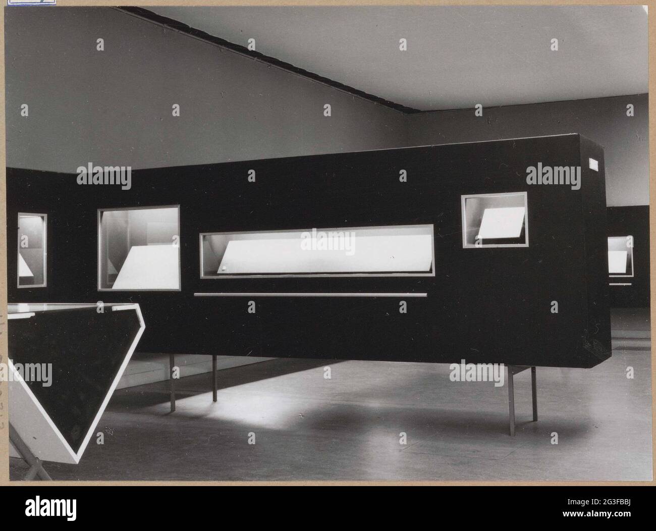 Empty display cabinets hi-res stock photography and images - Alamy