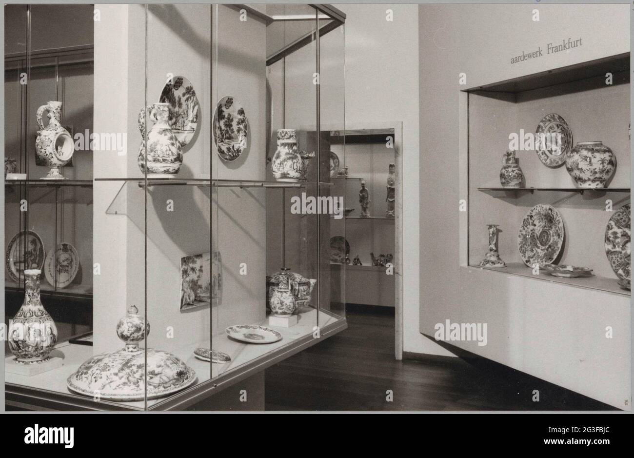 Showcases with objects from Delft earthenware (blue); Arts and crafts ...