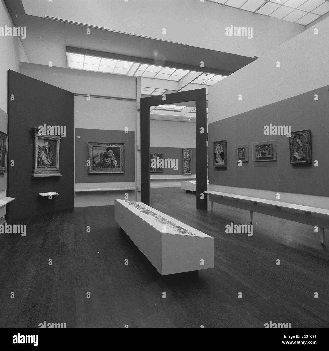 Space passage view room Black and White Stock Photos & Images - Alamy