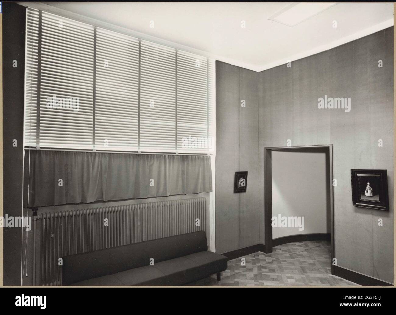 Space with Luxaflex with curtain, Radiator of CV, Bank and a passage ...