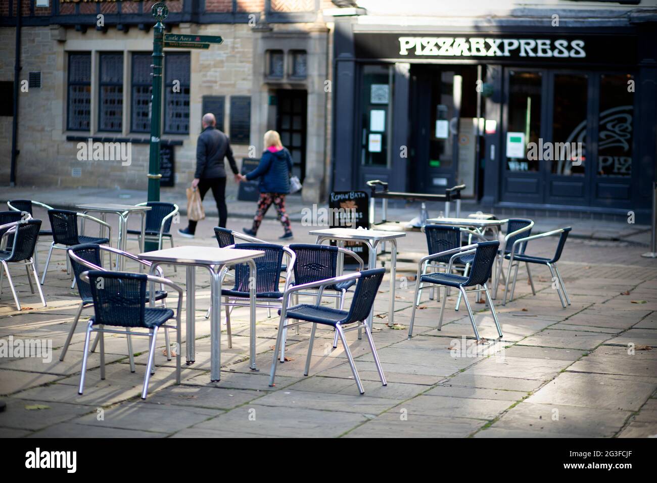 Empty restaurants hi-res stock photography and images - Alamy