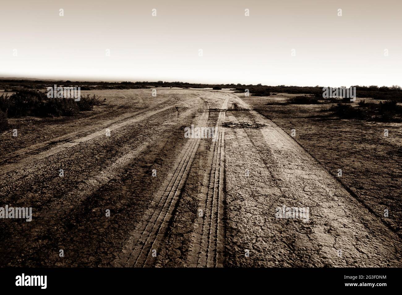Black white road nowhere hi-res stock photography and images - Alamy