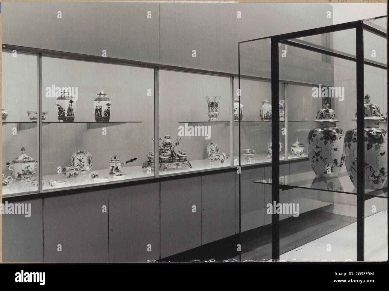 Partly display cases hi-res stock photography and images - Alamy