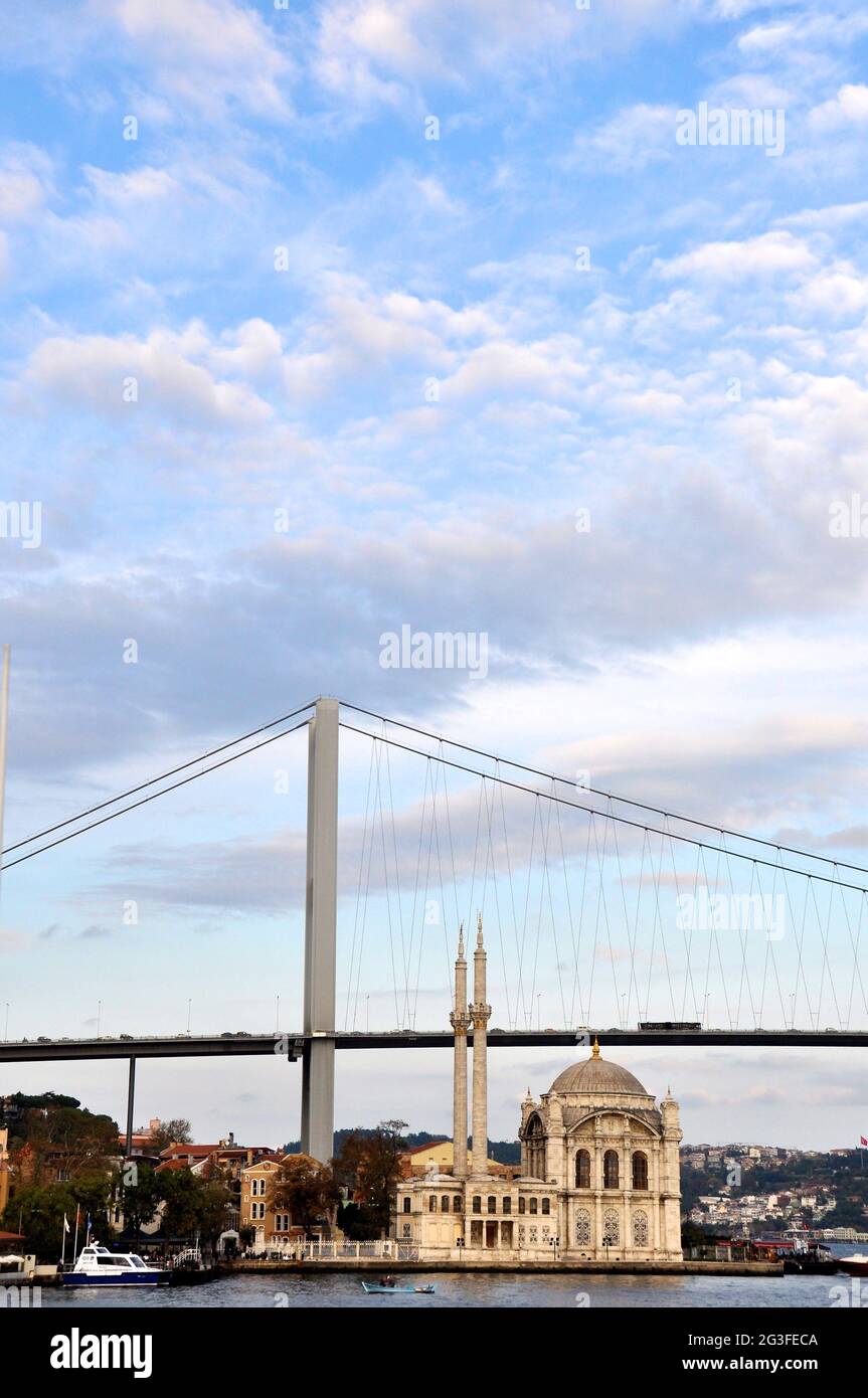 Bosphorus bridge, Ortakoy Mosque, Bosphorus Bridge Stock Photo - Alamy