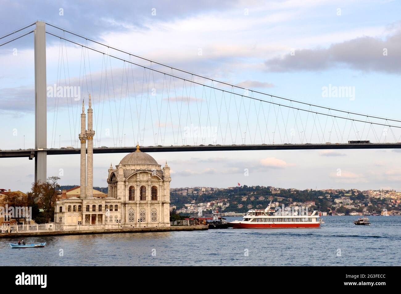 Bosphorus bridge, Ortakoy Mosque, Bosphorus Bridge Stock Photo - Alamy