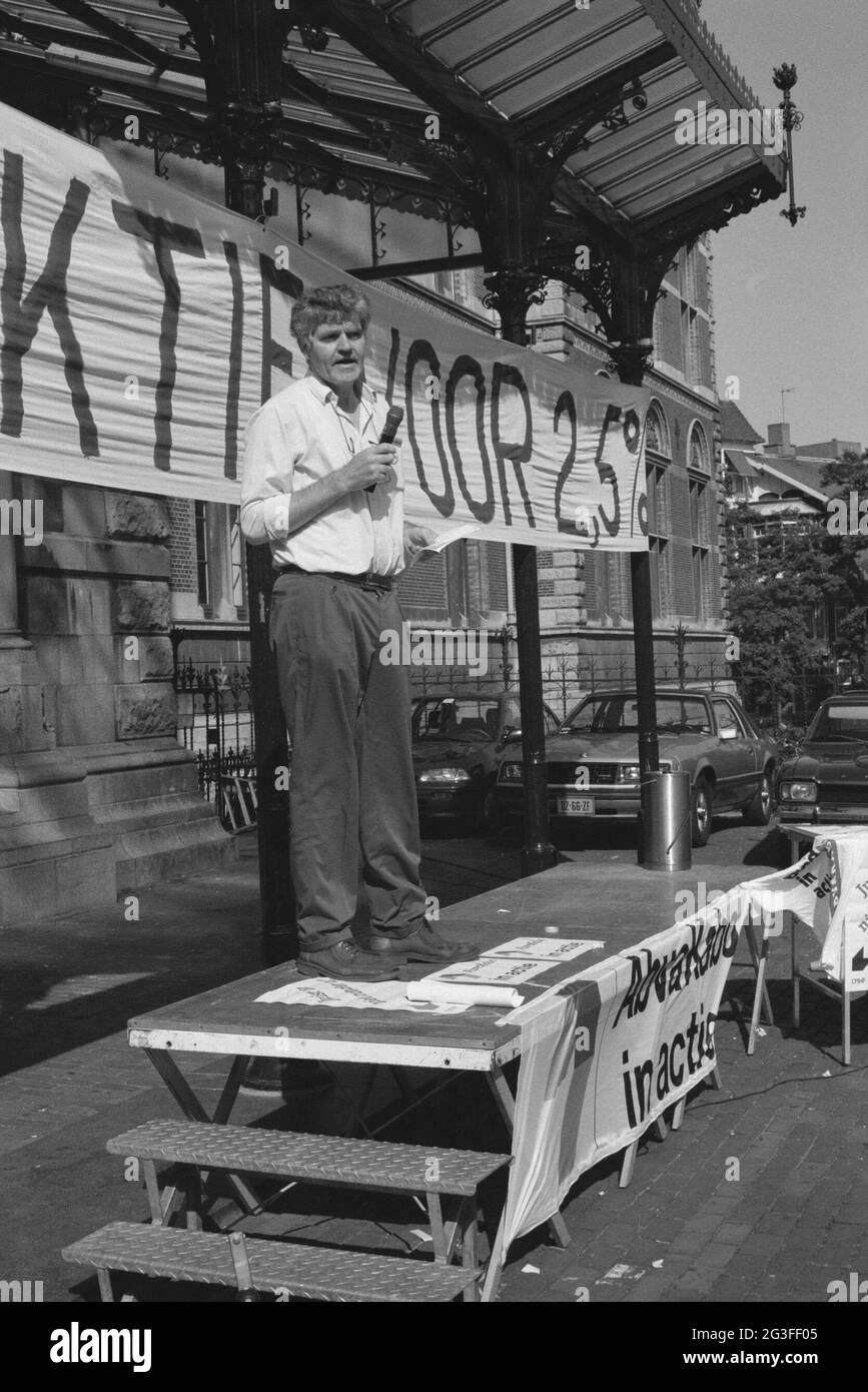 Man gives a speech standing on a table; Strike Stock Photo - Alamy