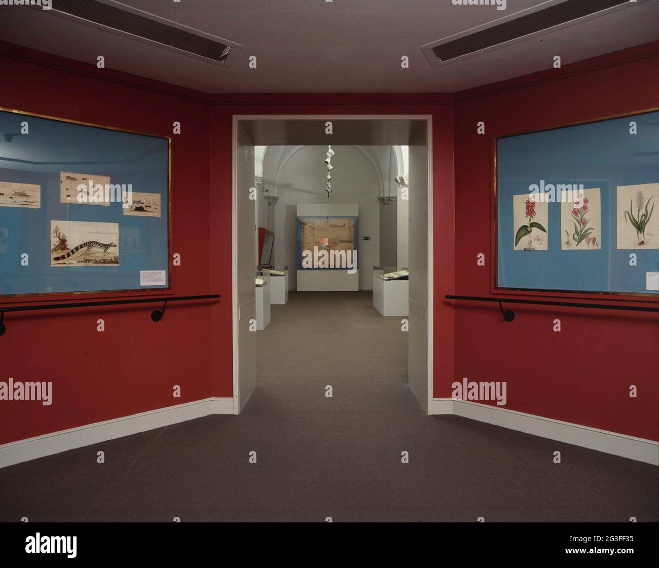 Room with prints and / or drawings in showcases and a passage ...