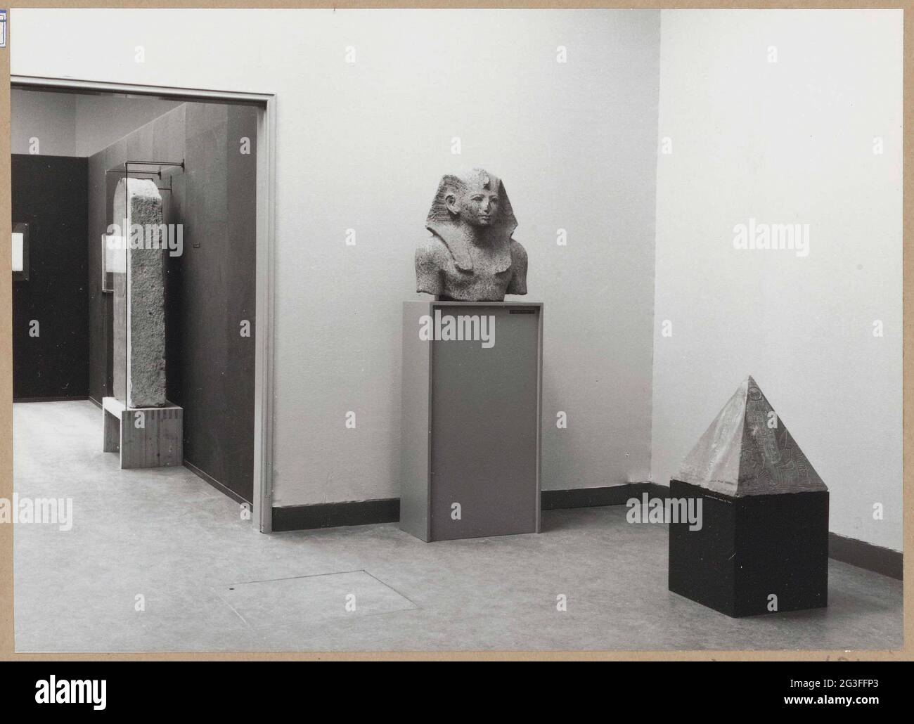 Angle of a room with two objects and a passage; 5000 years of art from ...