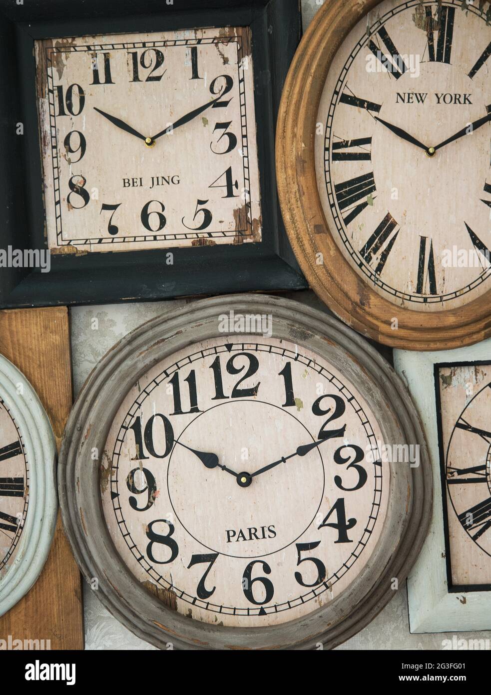 Antique stores paris hi-res stock photography and images - Alamy