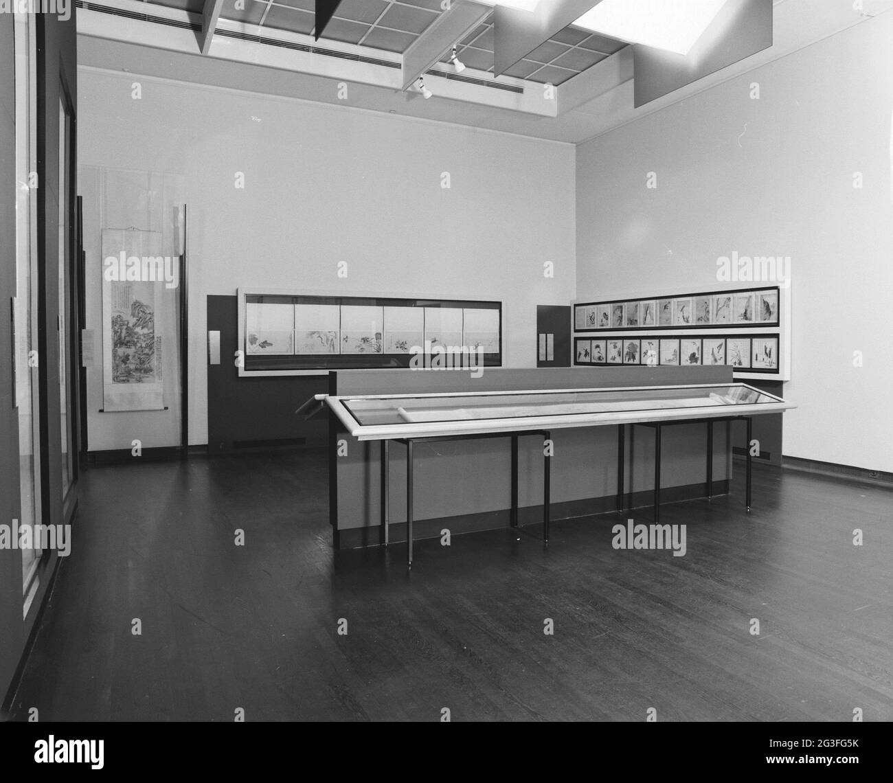 Exhibition free to the public Black and White Stock Photos & Images - Alamy