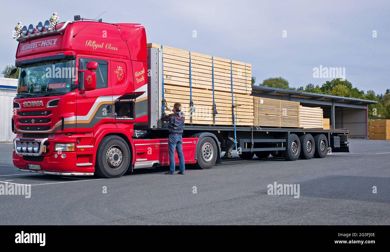 Load securing hi-res stock photography and images - Alamy