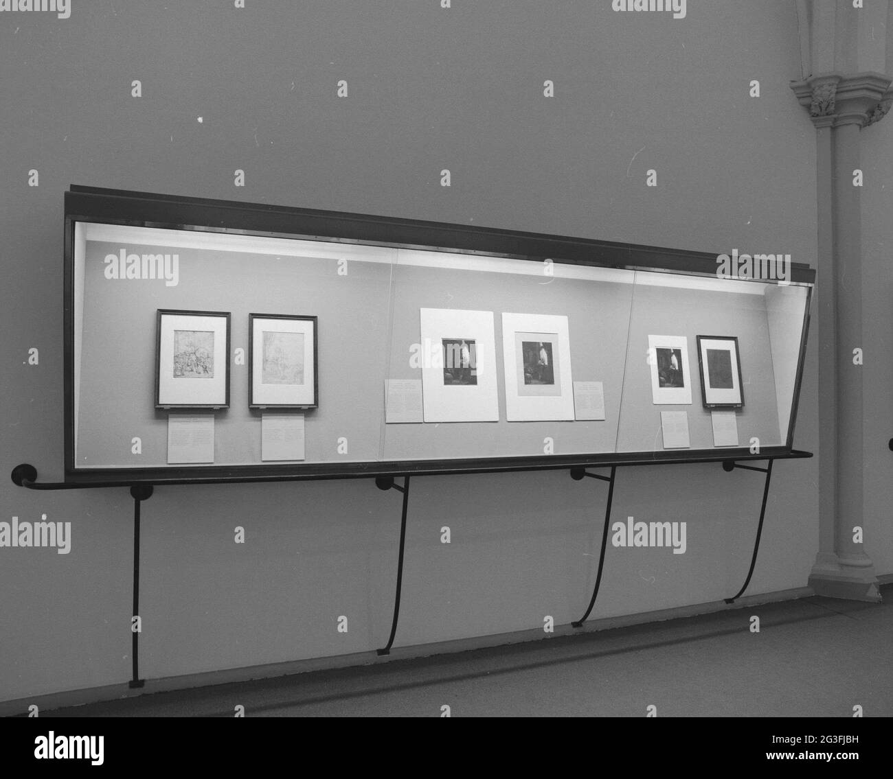 Wall vitrain with prints; Rembrandt exhibition in all states Stock ...