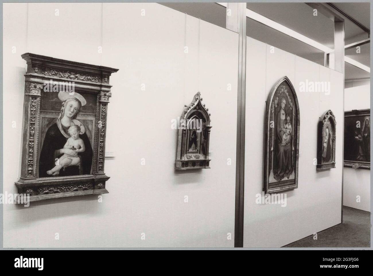 Panels with five paintings including three paintings by Maria with child; Refurbishment of ...