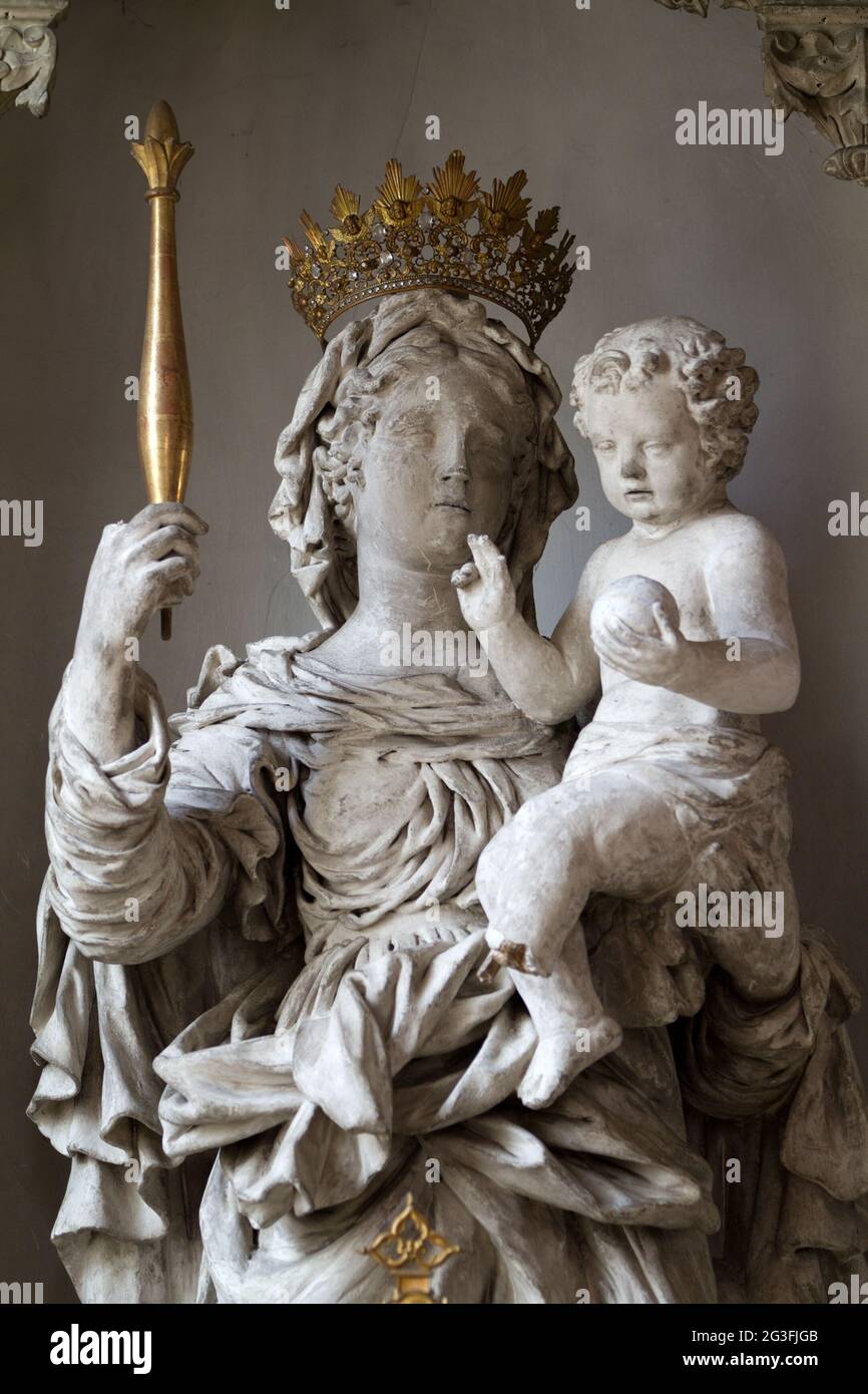 Virgin mary carrying baby jesus hi-res stock photography and images - Alamy