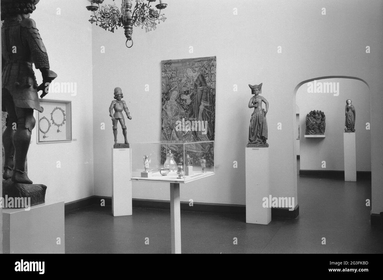 Room with arrangement of medieval crafts: showcases, images on ...