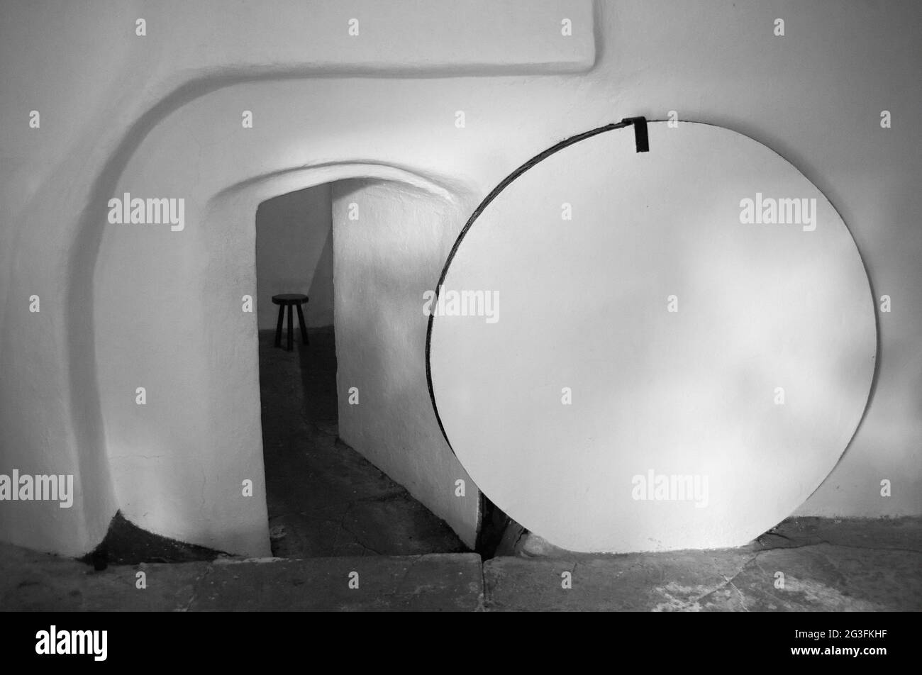 Open tomb hi-res stock photography and images - Alamy