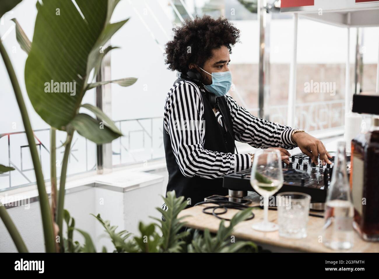 African bar hi-res stock photography and images - Alamy