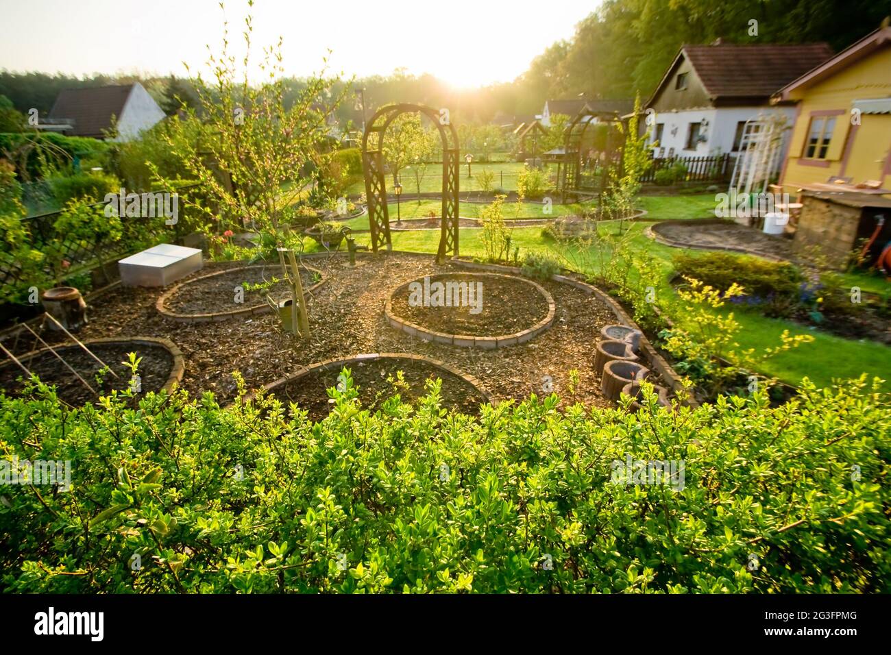 Sun and garden hi-res stock photography and images - Alamy