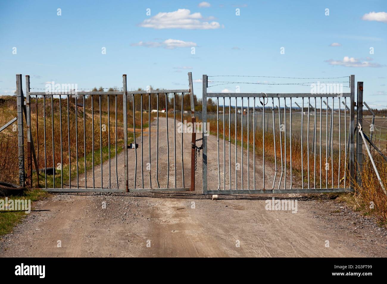 closed and locked gates to airport area Stock Photo - Alamy