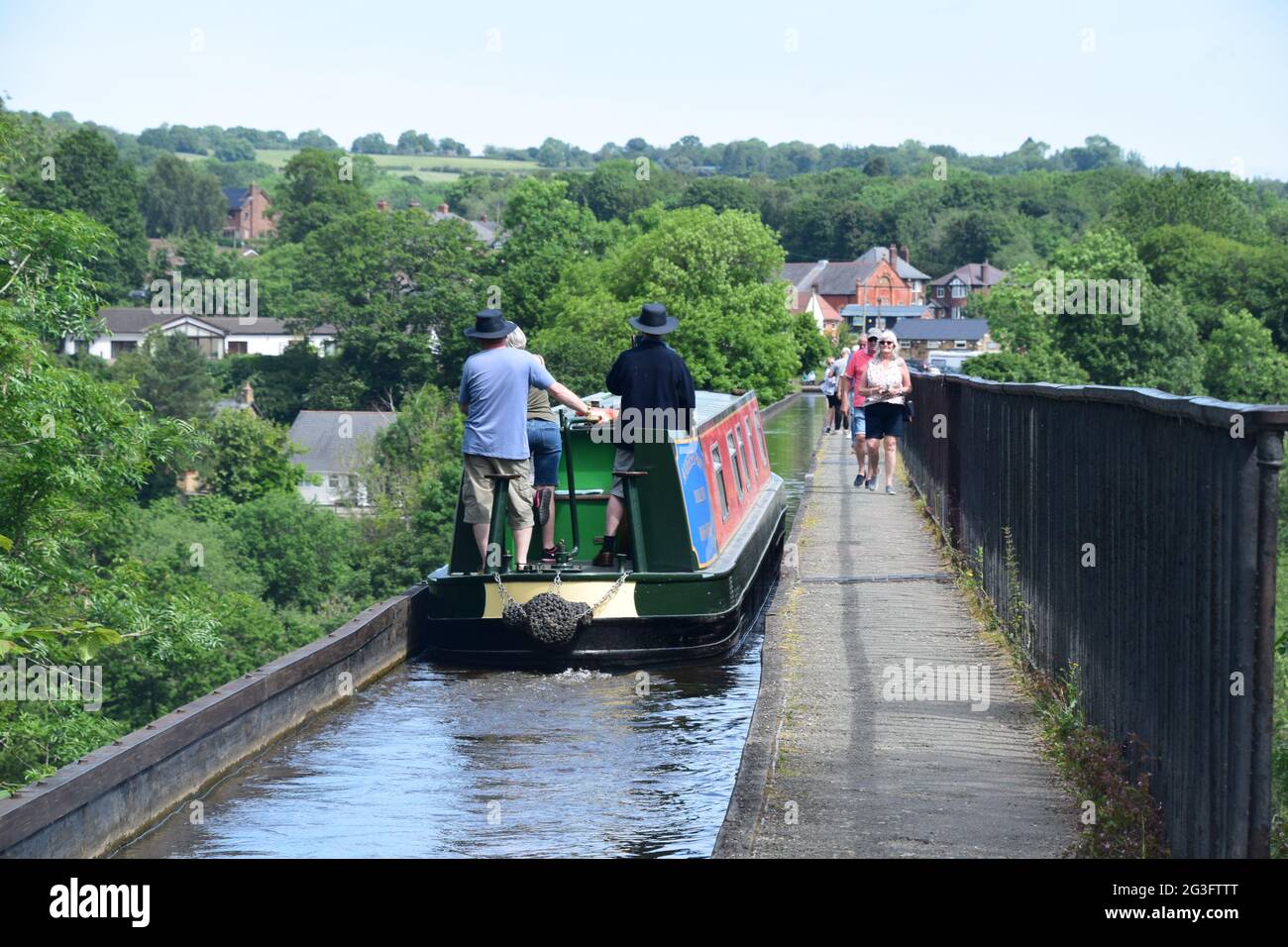 Thomas Telford's impressive Pontcysyllte Aqueduct spanning the valley ...