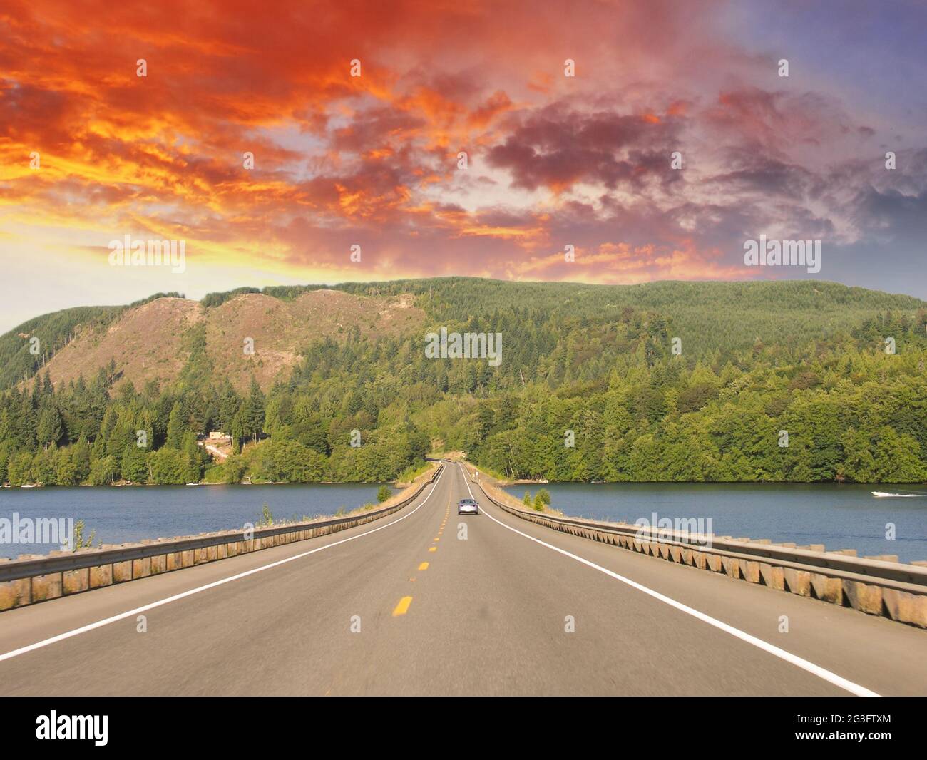 Beautiful sunset country road hi-res stock photography and images - Alamy
