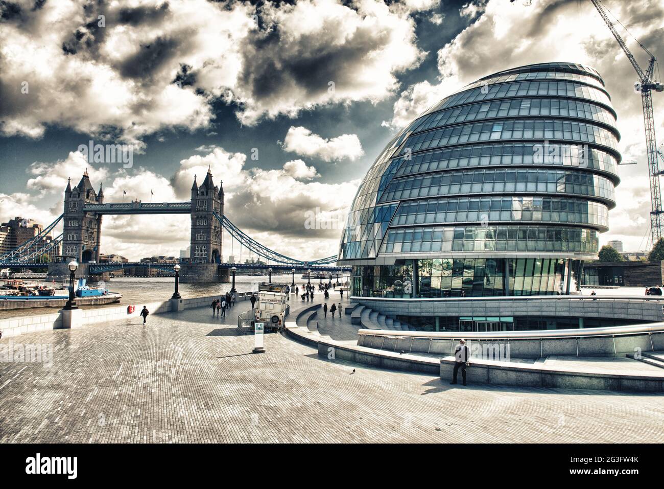 London skyline river day hi-res stock photography and images - Alamy